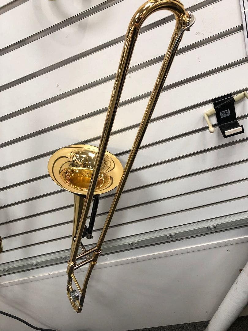 Amazon.com: Yamaha YSL-354C Student Trombone - Gold Lacquer : Musical ...