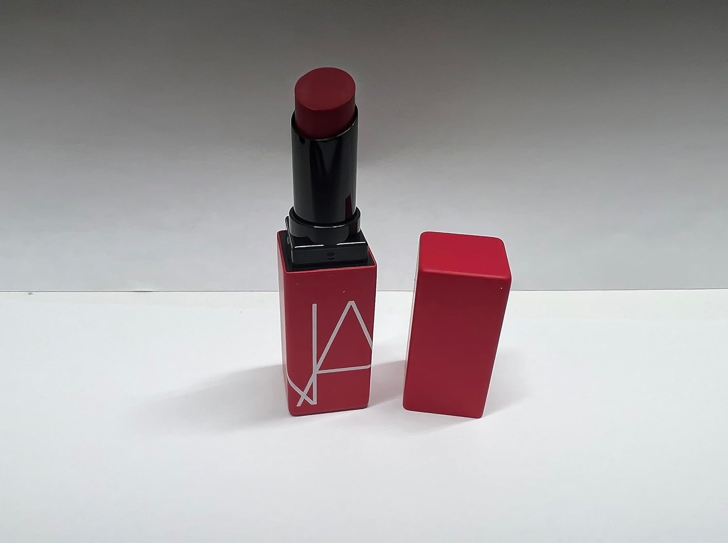 Amazon.com : NARS Powermatte Lipstick in 132 DRAGON GIRL 0.8g 0.02oz ...