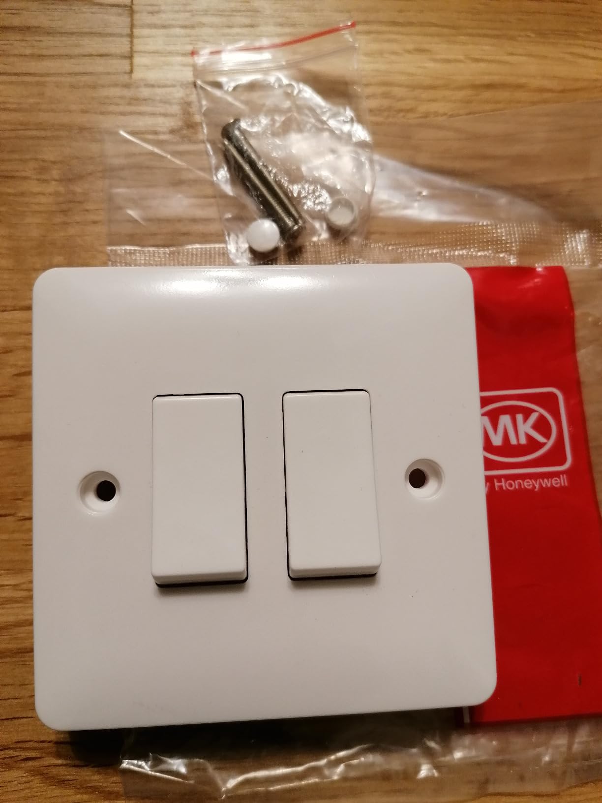 MK 2-Gang 2-Way 10AX Light Switch White by MK : Amazon.co.uk: DIY & Tools