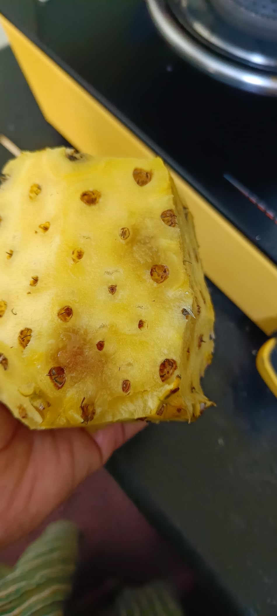 Fresh Pineapple, 1 pc (Approx. 800g-1000g) : Amazon.in: Grocery ...