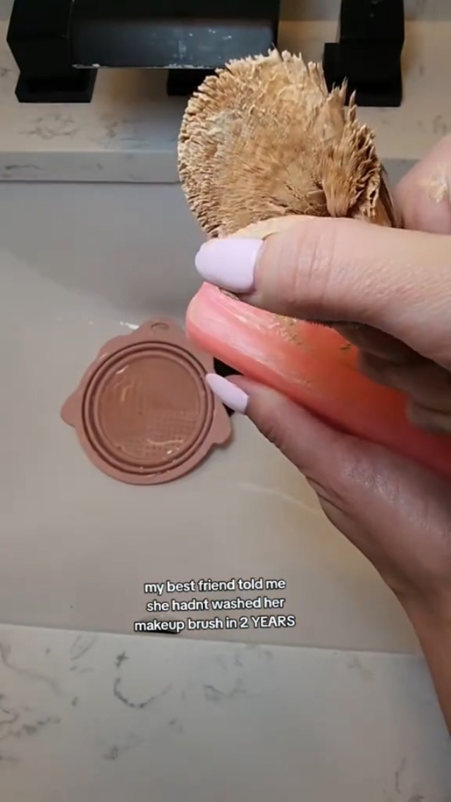 Watch cleaning disgusting makeup brushes on Amazon Live