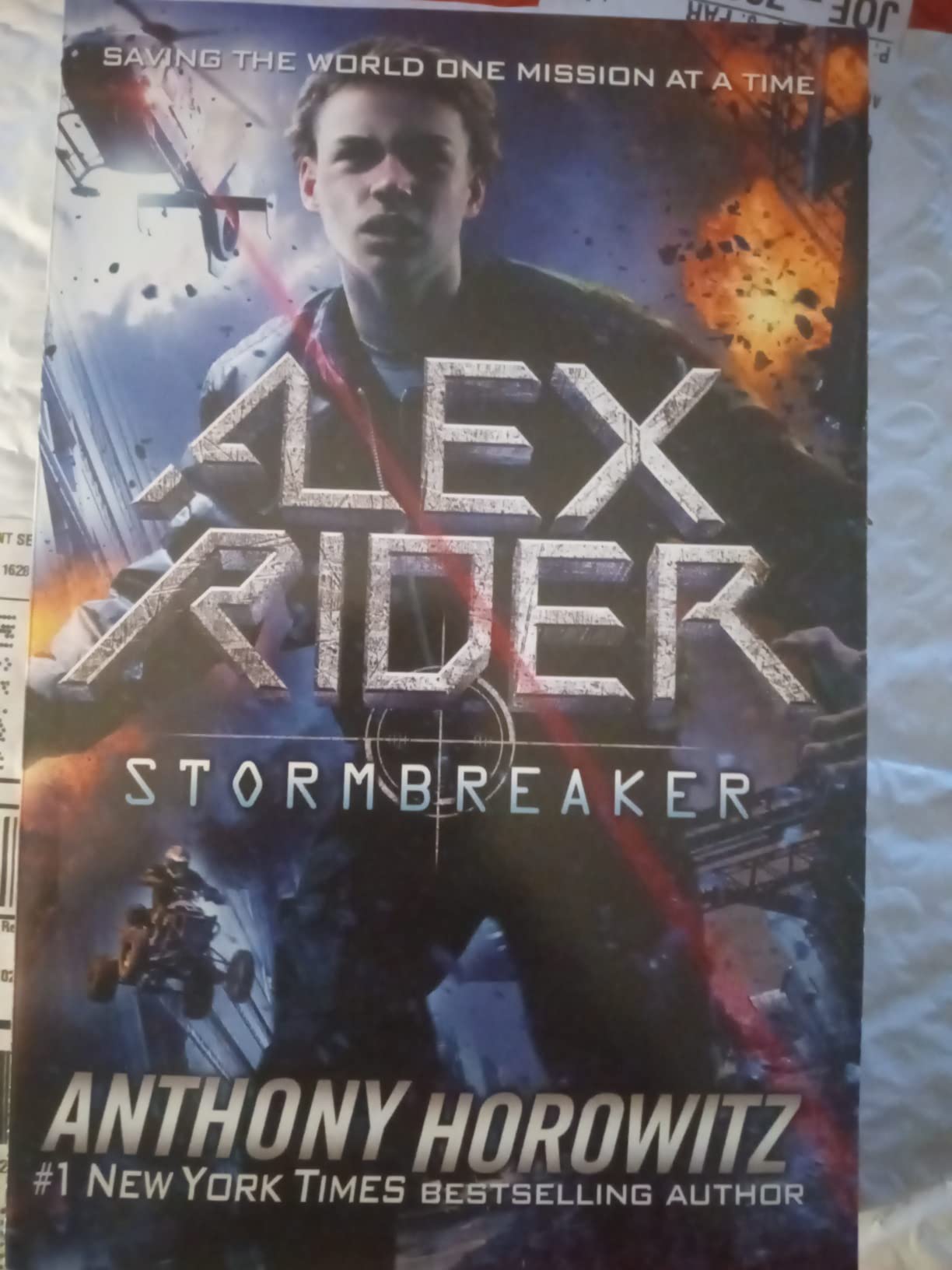 Amazon.com: Stormbreaker: 9781406304329: Anthony Horowitz: Books