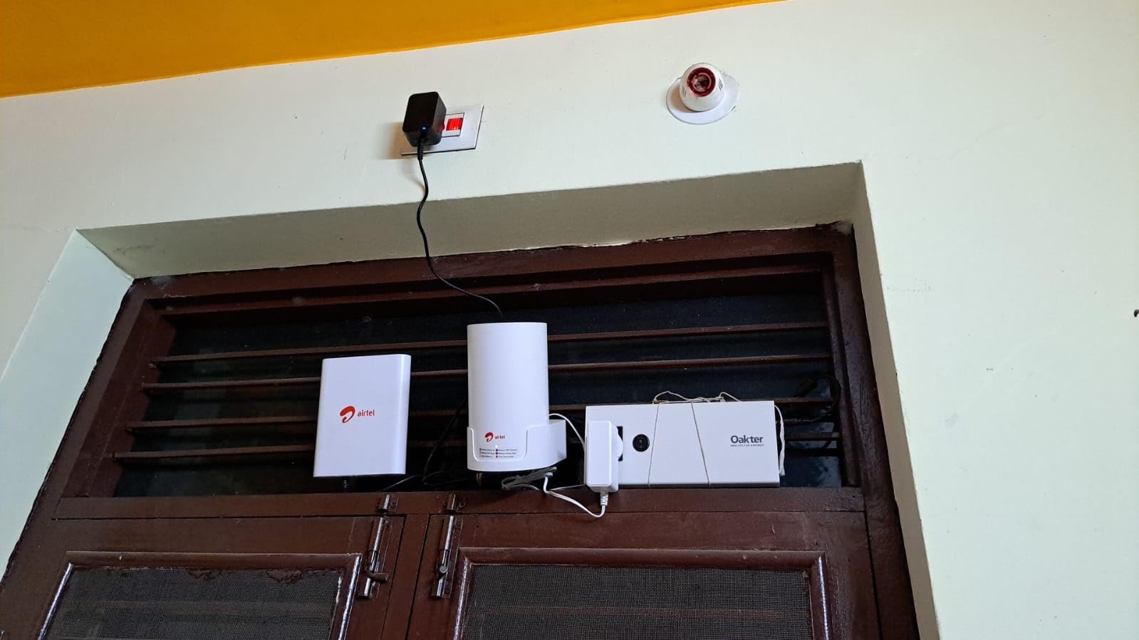 Oakter Mini UPS for Jio AirFiber WiFi Routers | 6x2000 mAh Battery ...