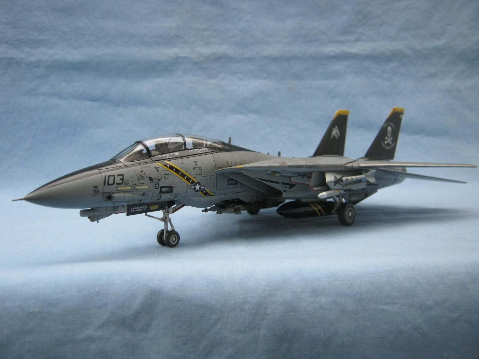 Amazon | Academy アカデミー 1/72 アメリカ海軍 F-14B トムキャット VF-103 ジョリーロジャース プラモデル ...