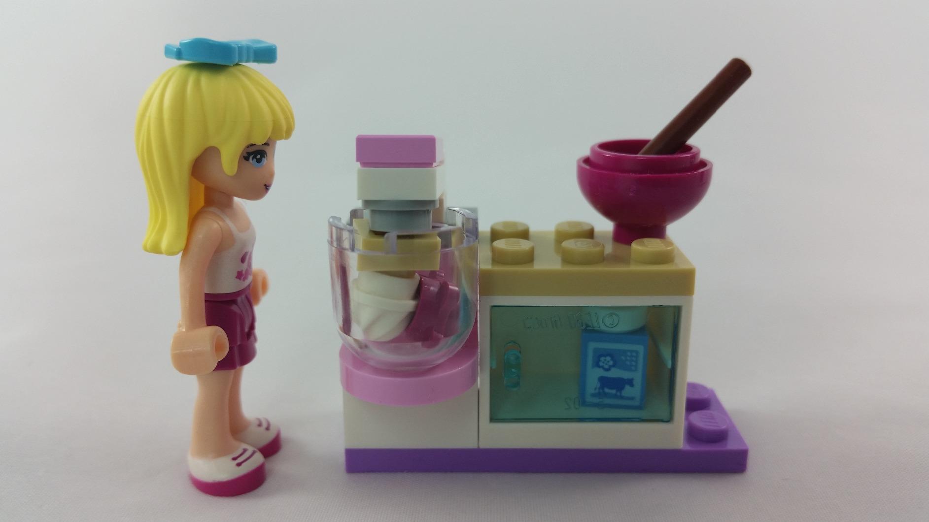 Amazon.com: LEGO Friends Stephanie's Friendship Cakes 41308 Building ...