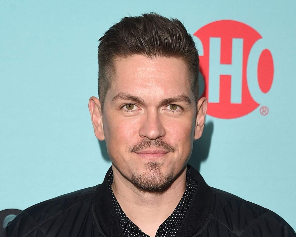 Steve Howey