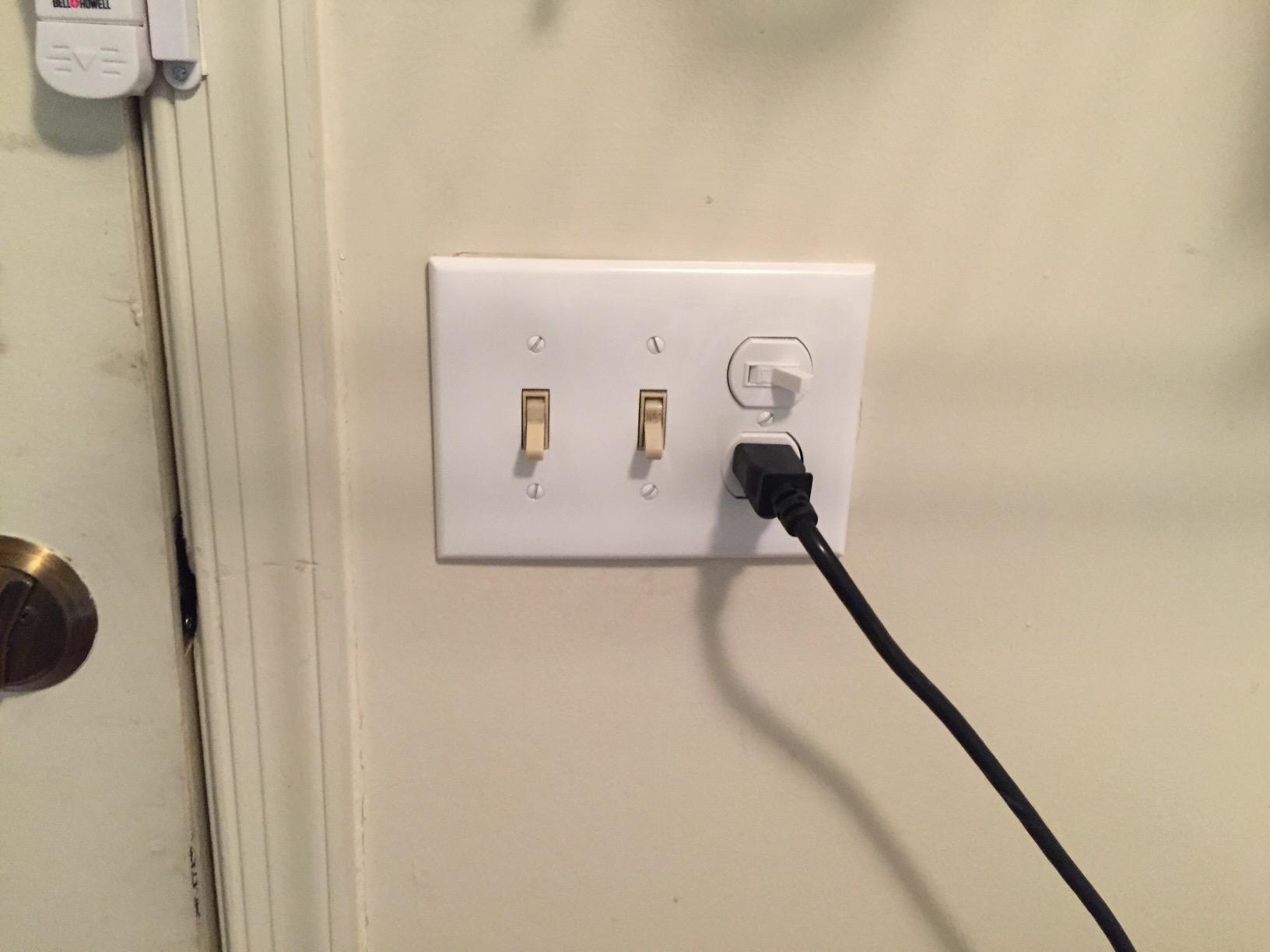 Leviton 109-05225-WSP Combo Switch and Receptacle, White - Wall Light ...