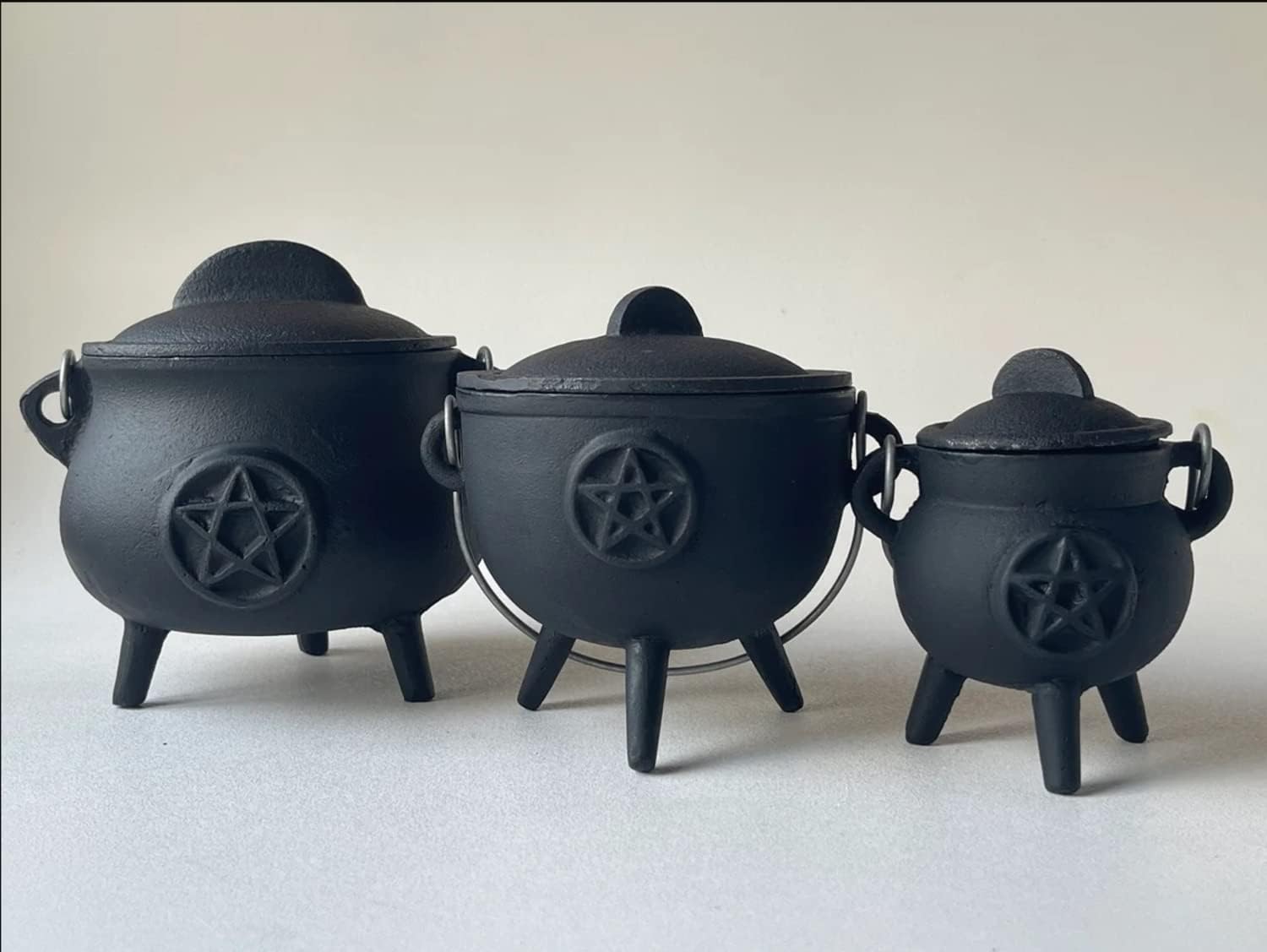 Amazon.com: Pentagram Pentacle Cast Iron Cauldron with Lid and Handle ...