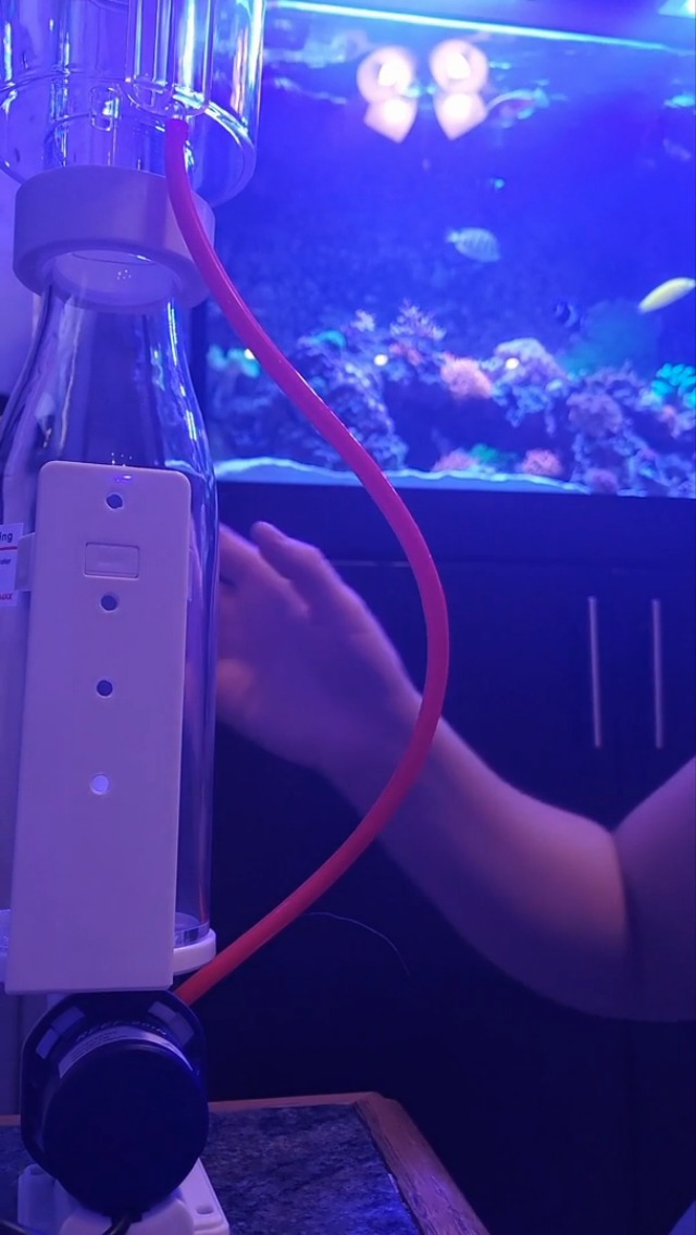 Watch Unboxing and how to install the skimmer on Amazon Live