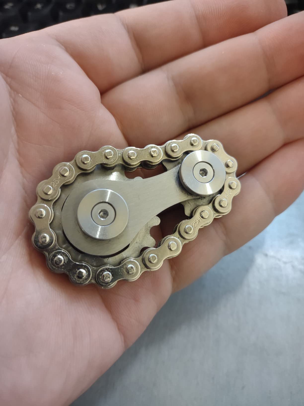 Amazon.com: FXCOOLCT Bike Chain Gear Fidget Spinner, Double Gears ...