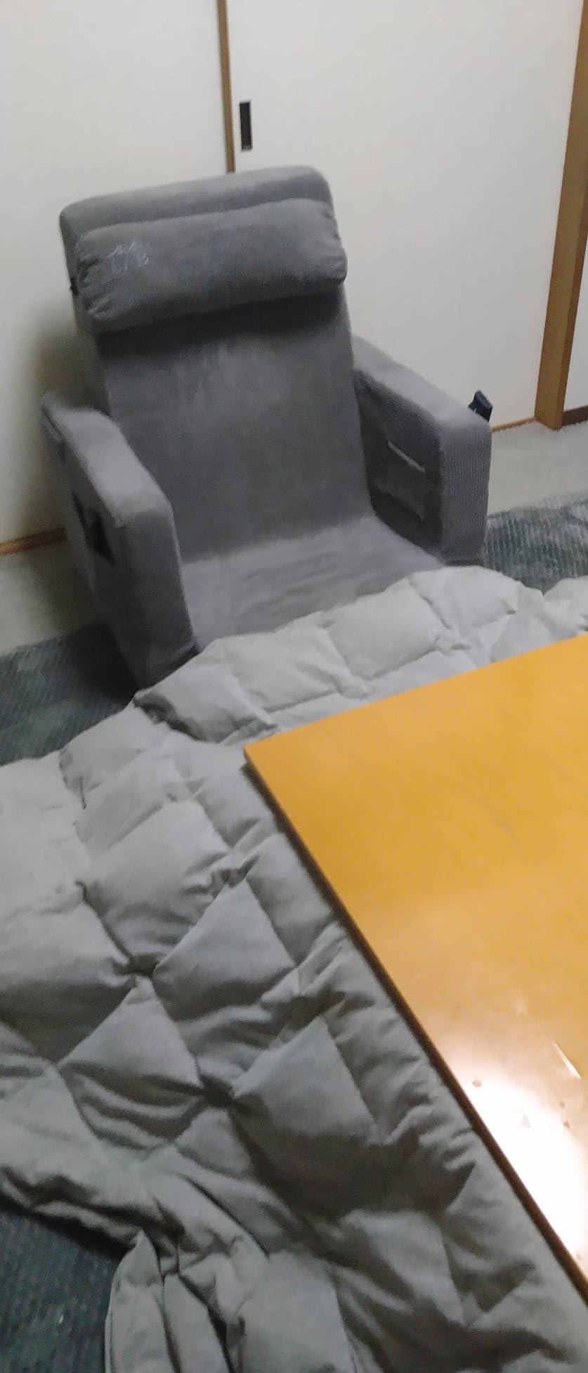 Amazon｜BIBILAB(ビビラボ) 運べるスマホソファー LFS-800-GY ゲーミング 座椅子 大型 ひじ掛け付き 一人用 ソファ 一人掛け｜ソファ・カウチ オンライン通販