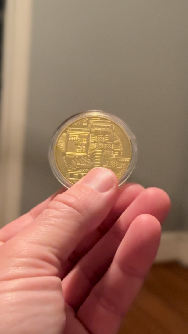 Watch HODL 21 Bitcoin Coin - Limited Edition Collectible on Amazon Live
