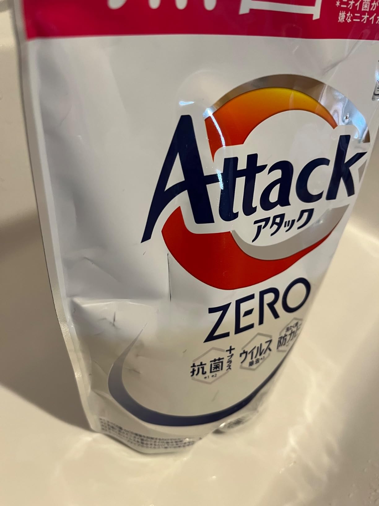 Amazon | アタック 【まとめ買い】ZERO 液体史上 最高の清潔力。無菌レベルの消臭力 大サイズ 本体 580g+詰替え810g | アタック | 液体洗剤