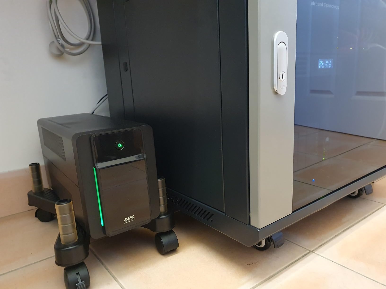 APC by Schneider Electric Back UPS BX1200MI-AZ 1200VA 230V AVR : Amazon ...