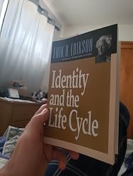 Identity and the Life Cycle: Erikson, Erik H.: 9780393311327: Amazon ...