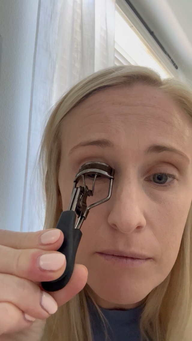 Watch Elf Pro Eyelash Curler - watch me curl my lashes! on Amazon Live