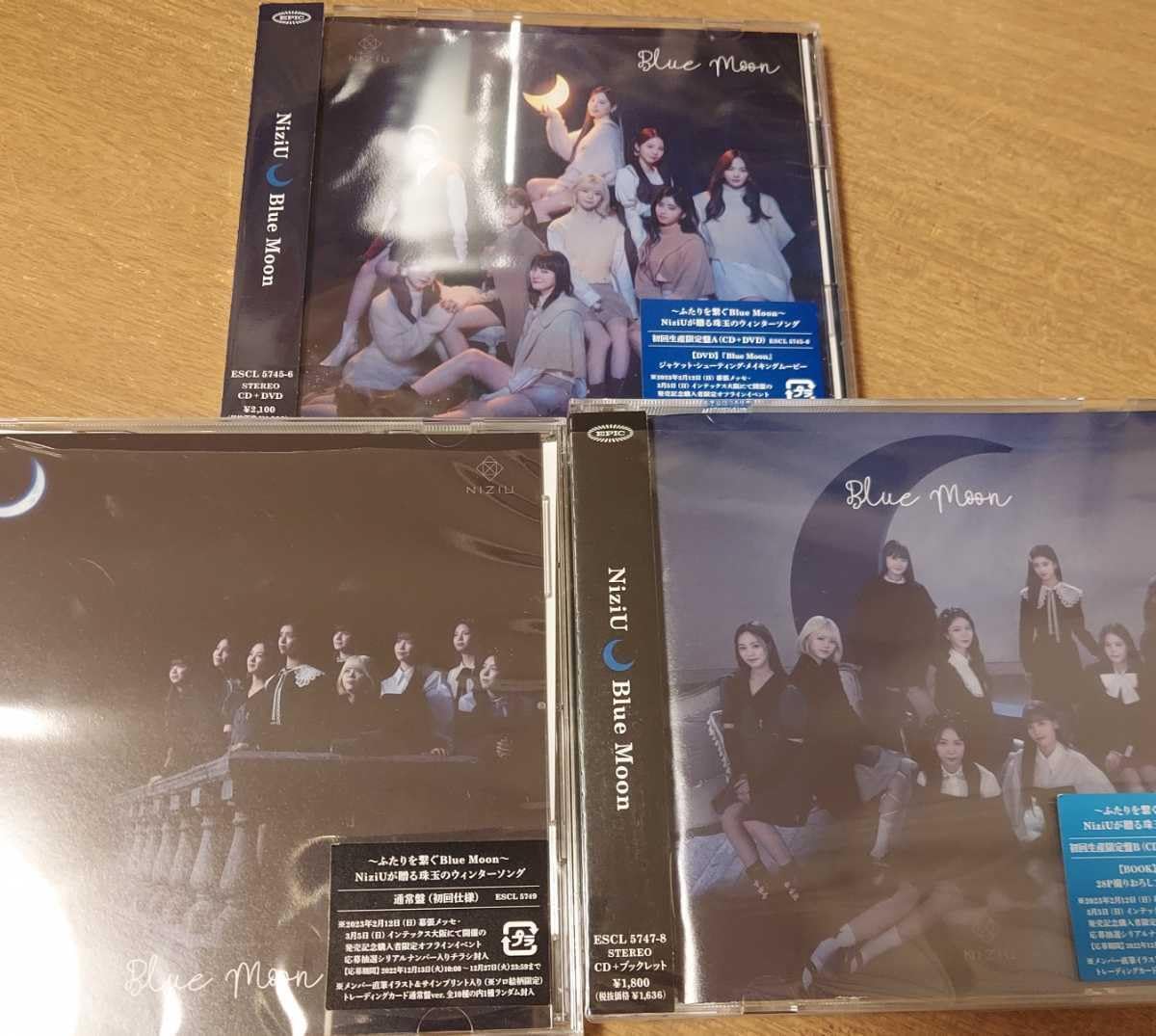 Amazon.co.jp: NiziU blue moon CD DVD 初回生産限定盤A 初回生産限定盤B 通常盤 3形態セット トレカなし ...