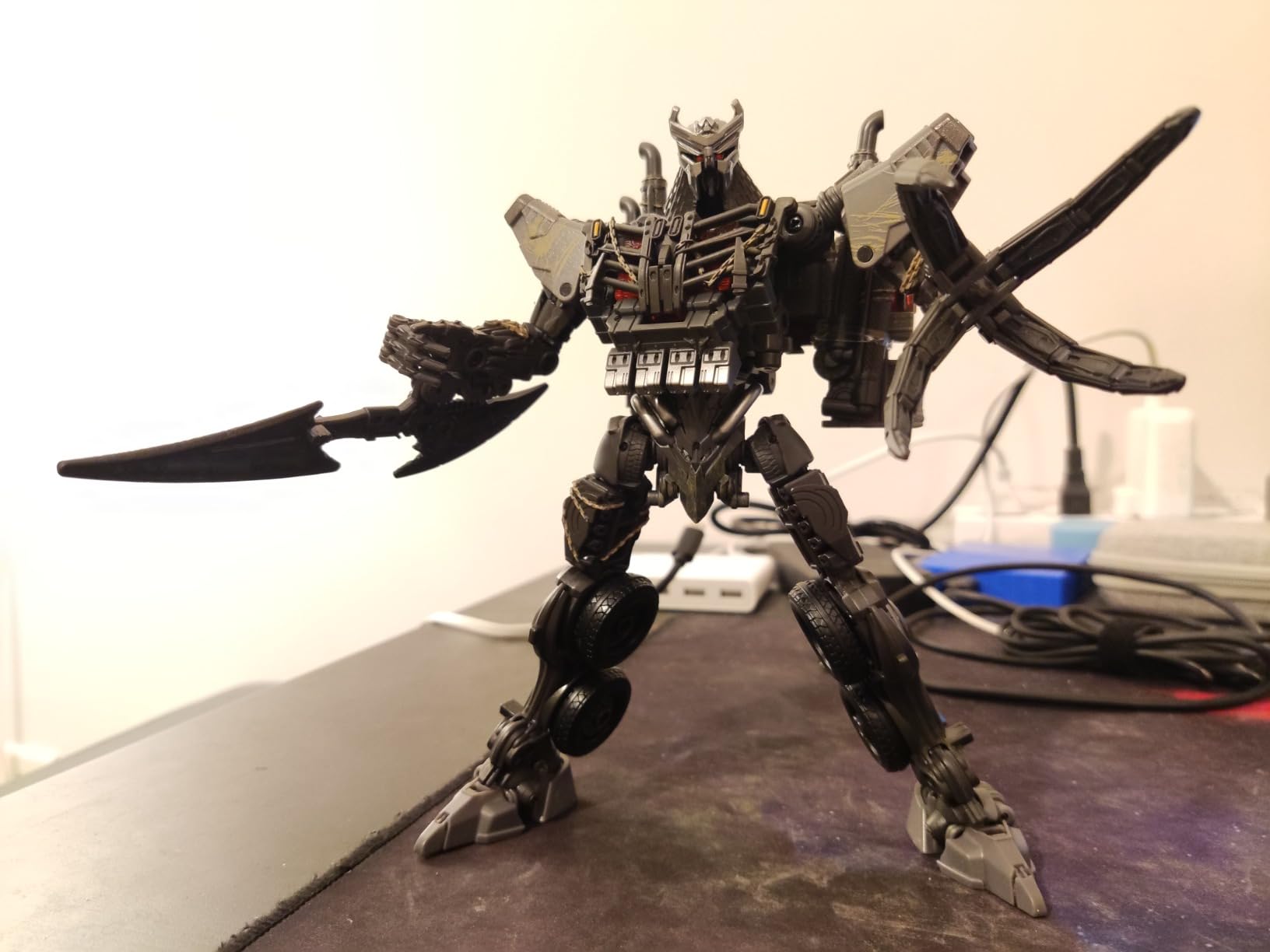 Transformers Toys Studio Series Leader Class 101 Scourge Toy, 8.5-inch ...