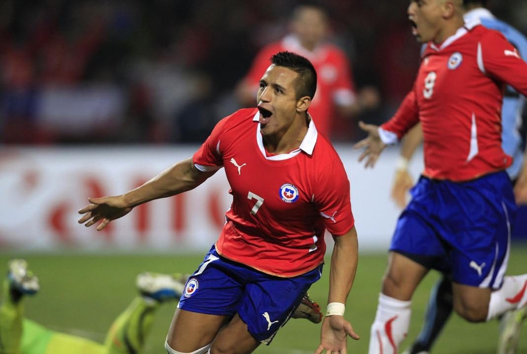 Amazon.com: 21x14 inch Alexis Sanchez Silk Poster EGS6-5D1: Posters ...