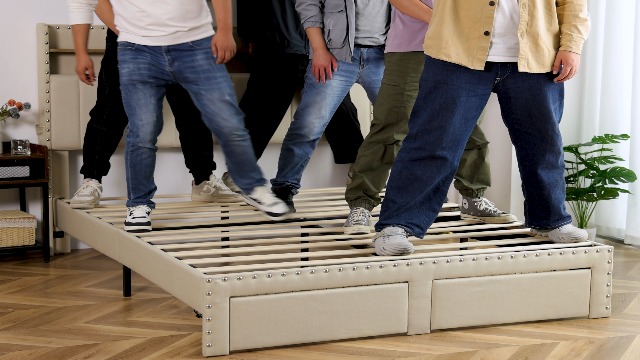 Watch 900LBS Sturdy Bed Frames on Amazon Live