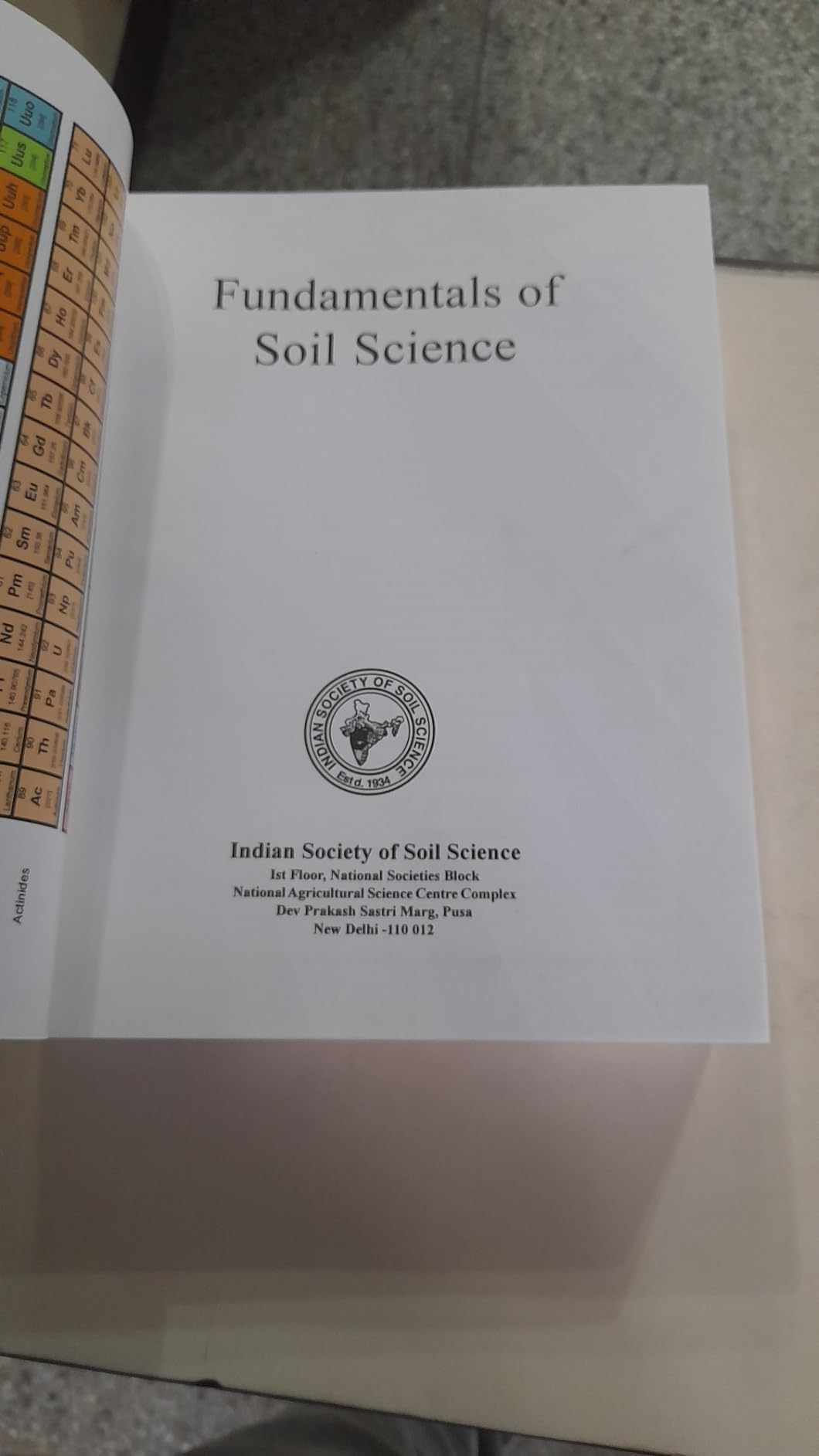 Fundamentals of Soil Science (PB) : I S S S: Amazon.in: Books
