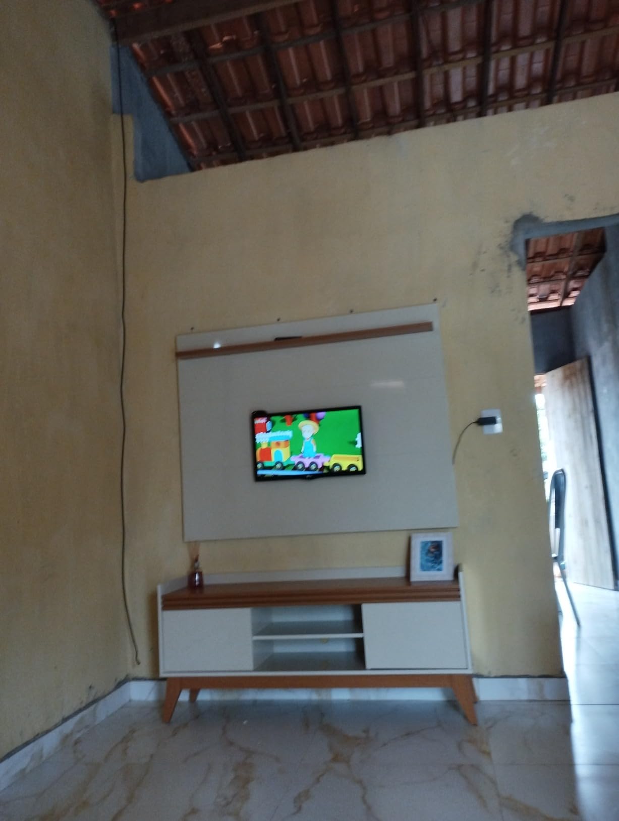 Rack ripado 2 Portas com Painel para Tv 50 Polegadas Astúrias 136cm Cor ...