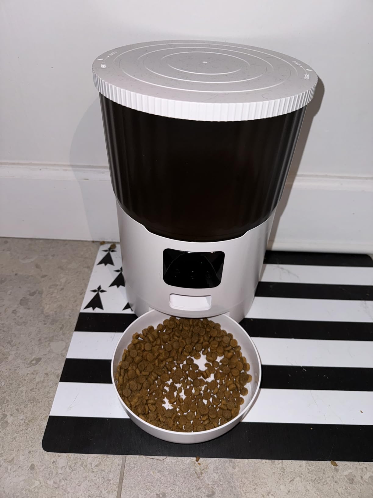 UIOOQ Distributeur Croquettes Chat Automatique WiFi, 4L, pour Chien ...