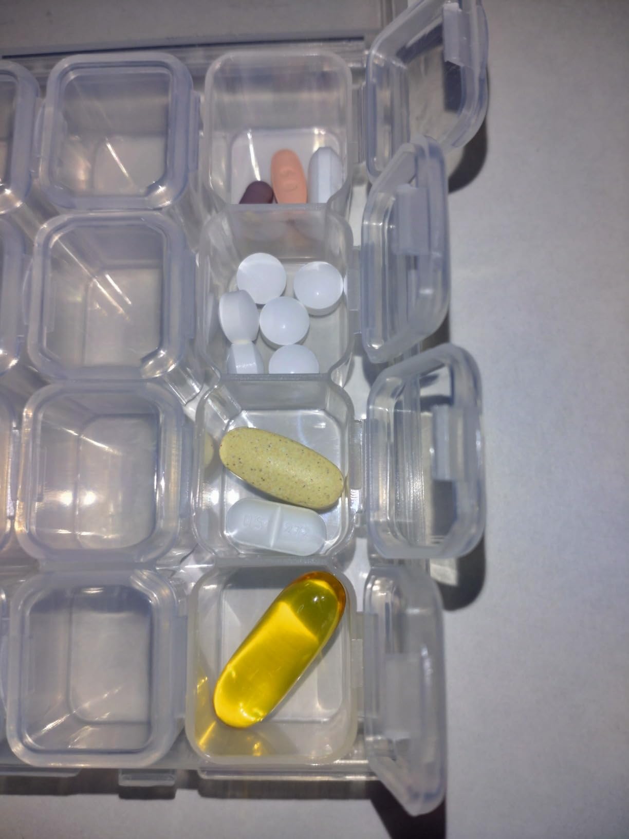 Amazon | YFFSFDC ビーズケース 小物ケース 28分割 小分けケース 小物収納ケース ビーズ入れ パーツ入れ ネイル収納ケース ネイルケース ジュエリー プラスチック ビーズ収納 ...