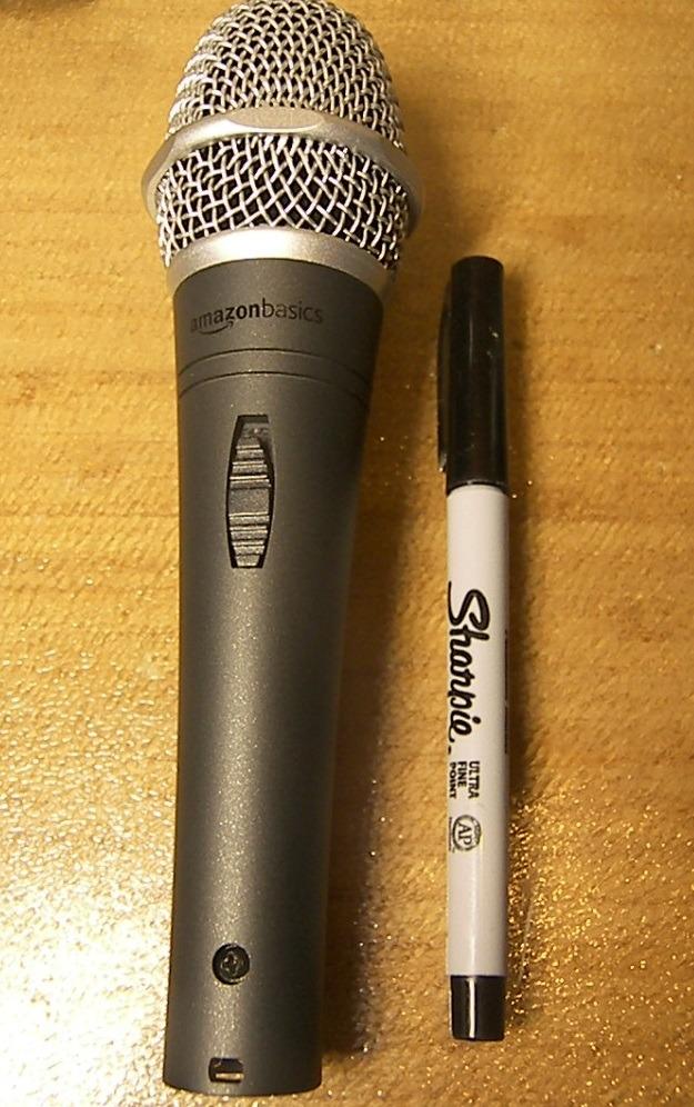 Amazon.com: Amazon Basics Dynamic Vocal Microphone - Super Cardioid ...