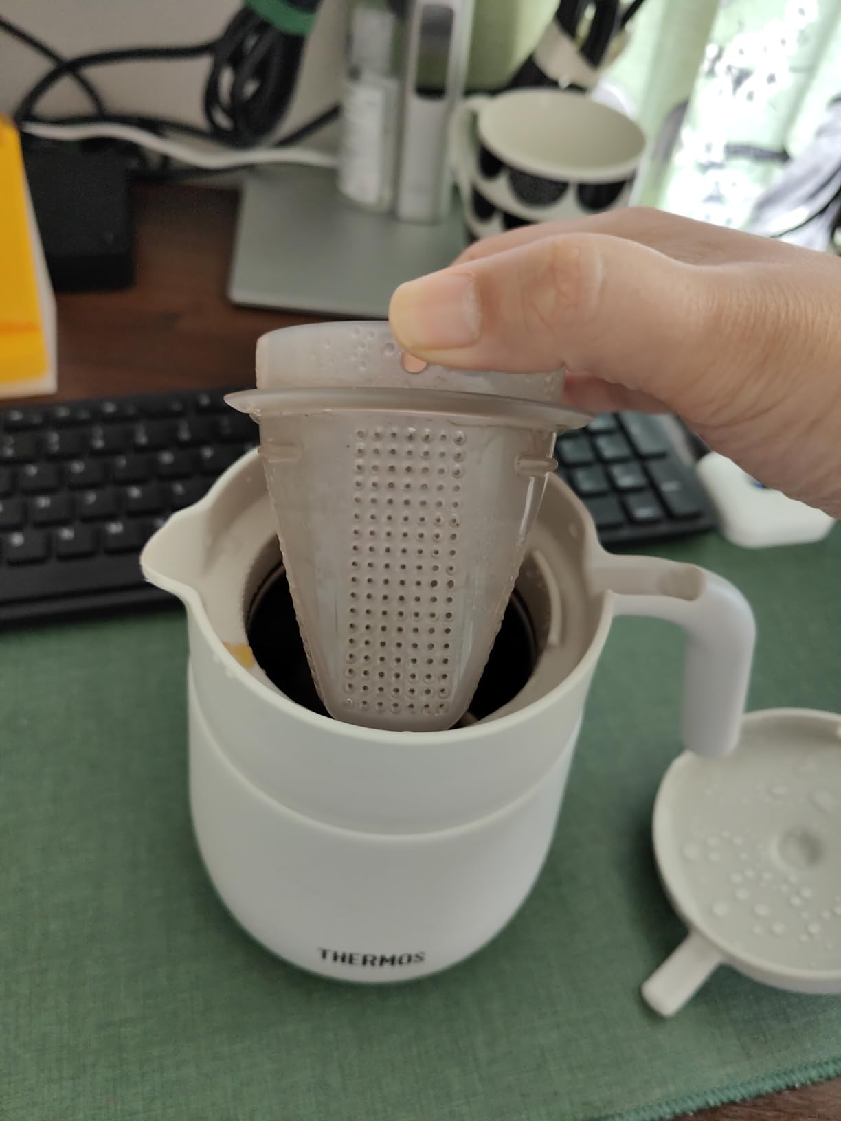 Thermos TTE-700 BE Vacuum Insulated Teapot with Strainer, 23.7 fl oz ...