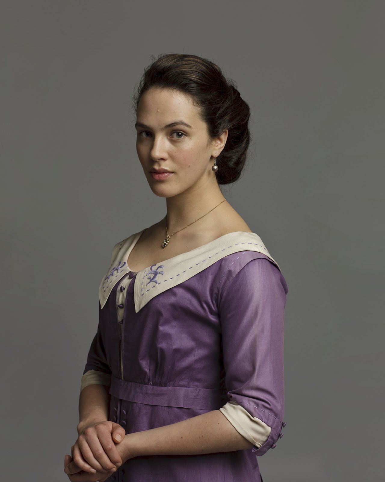 Jessica Brown Findlay Downton Abbey Downton Abbey: Why Lady Sybil Was