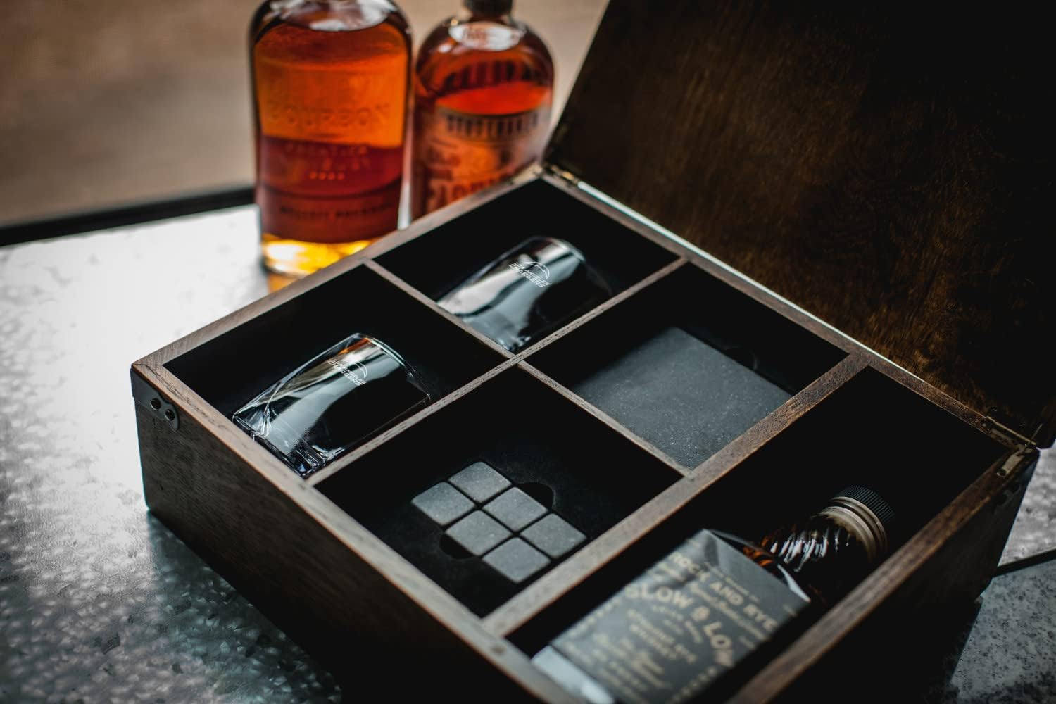 PICNIC TIME NFL unisex-adult NFL Whiskey Box Gift Set, Whiskey Glasses ...