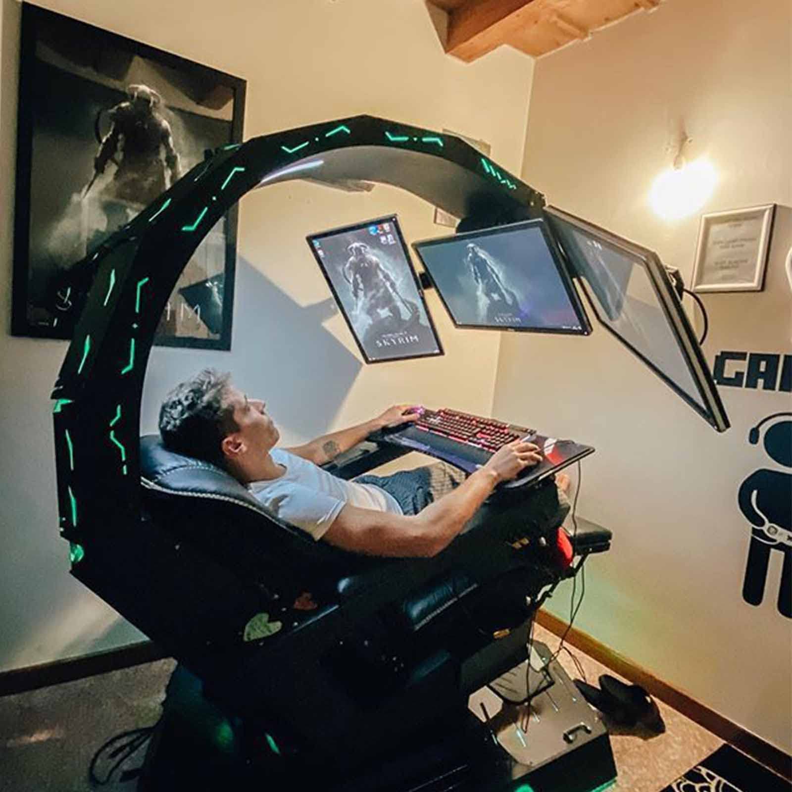 Zero Gee Ergonomic Workstation