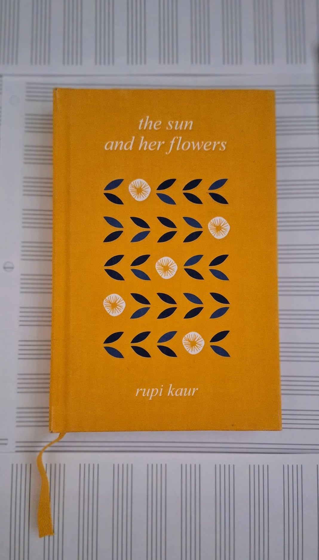 Amazon.com: The Sun and Her Flowers: 0050837403659: Rupi Kaur: Books