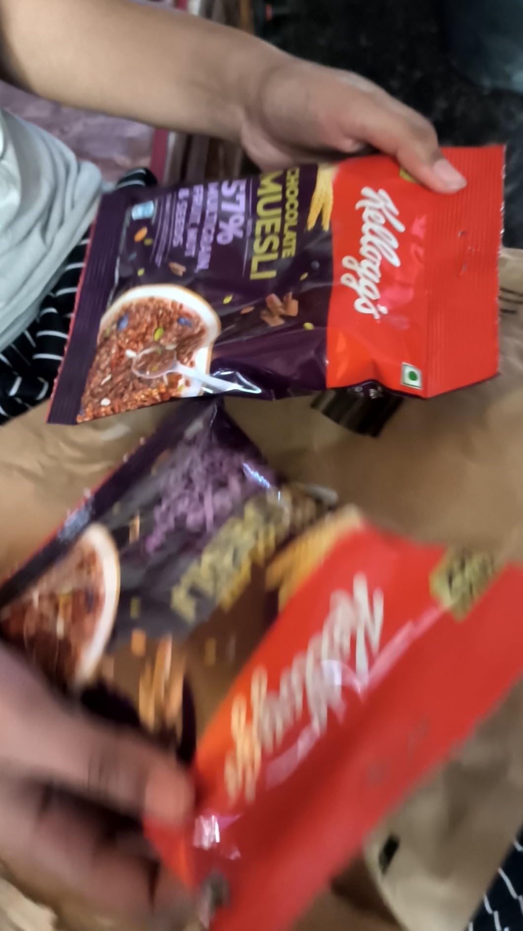 New Kellogg's Chocolate Muesli 57% Multigrain, Fruit, Nut & Seeds 75g ...