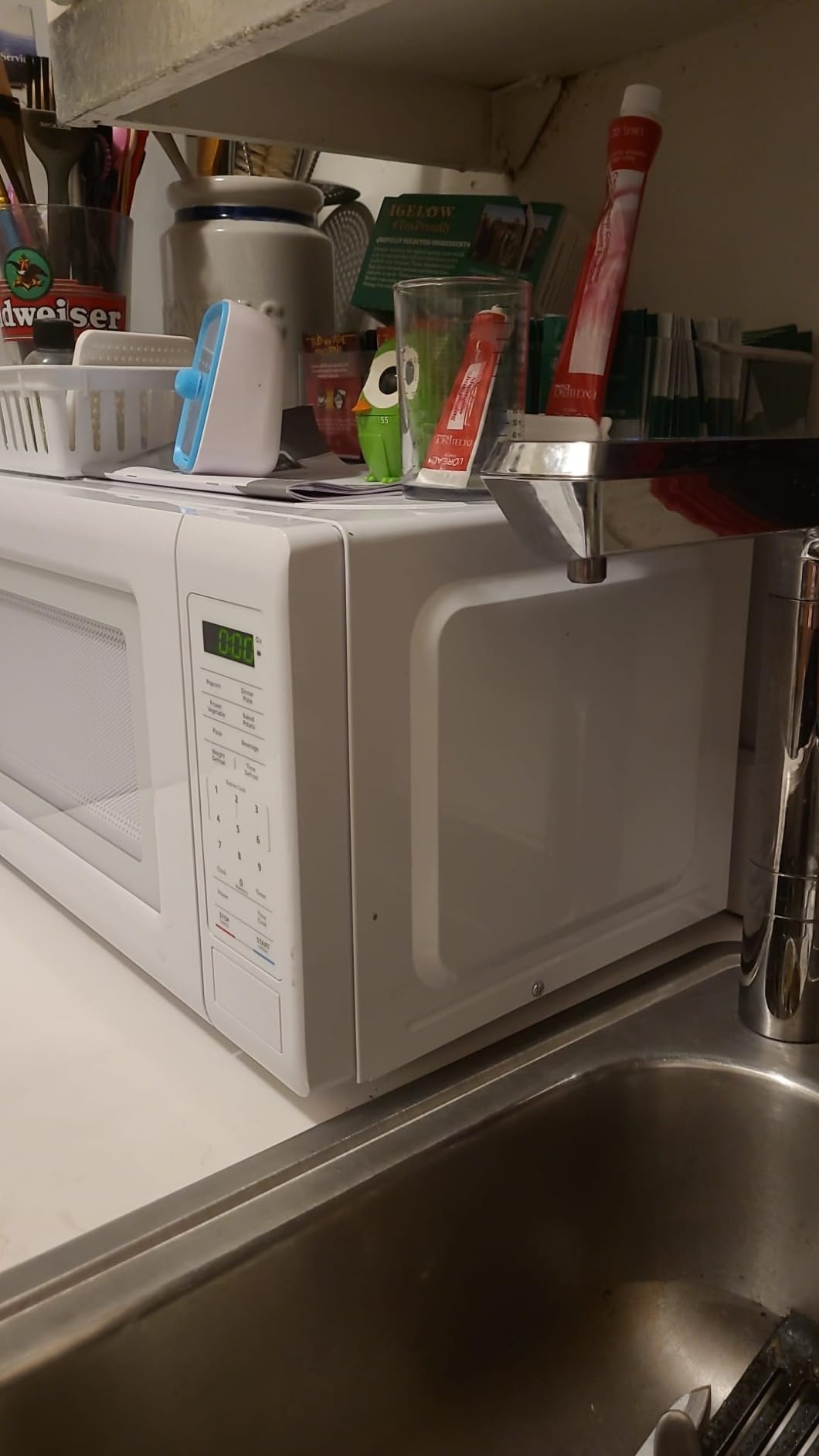 Amazon.com: Magic Chef MC77MW Countertop Microwave Oven, Small ...