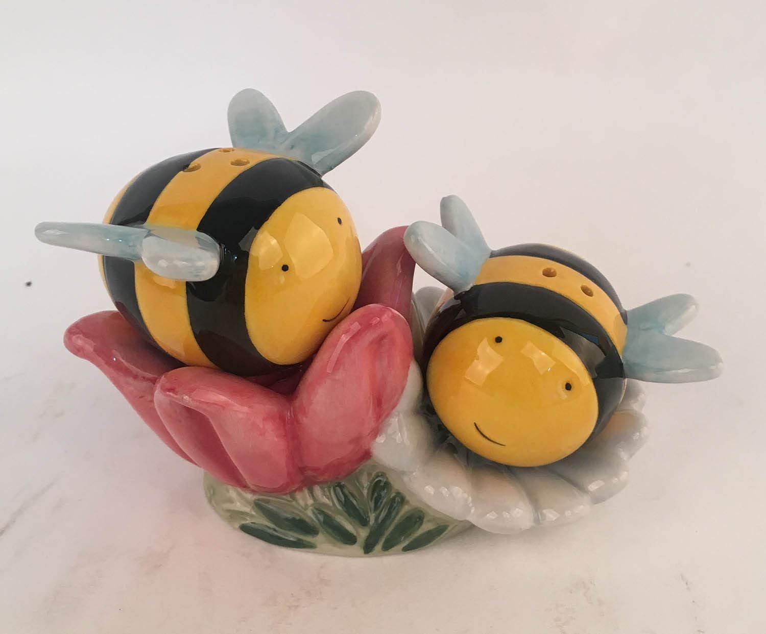 Amazon.com: Appletree 2-Inch Ceramic Bee Salt and Pepper with ...