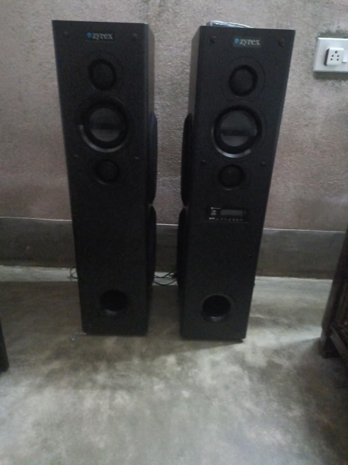 Zyrex Xaria 180W Dual Floor-Standing Tower Speaker with Wireless Mic ...