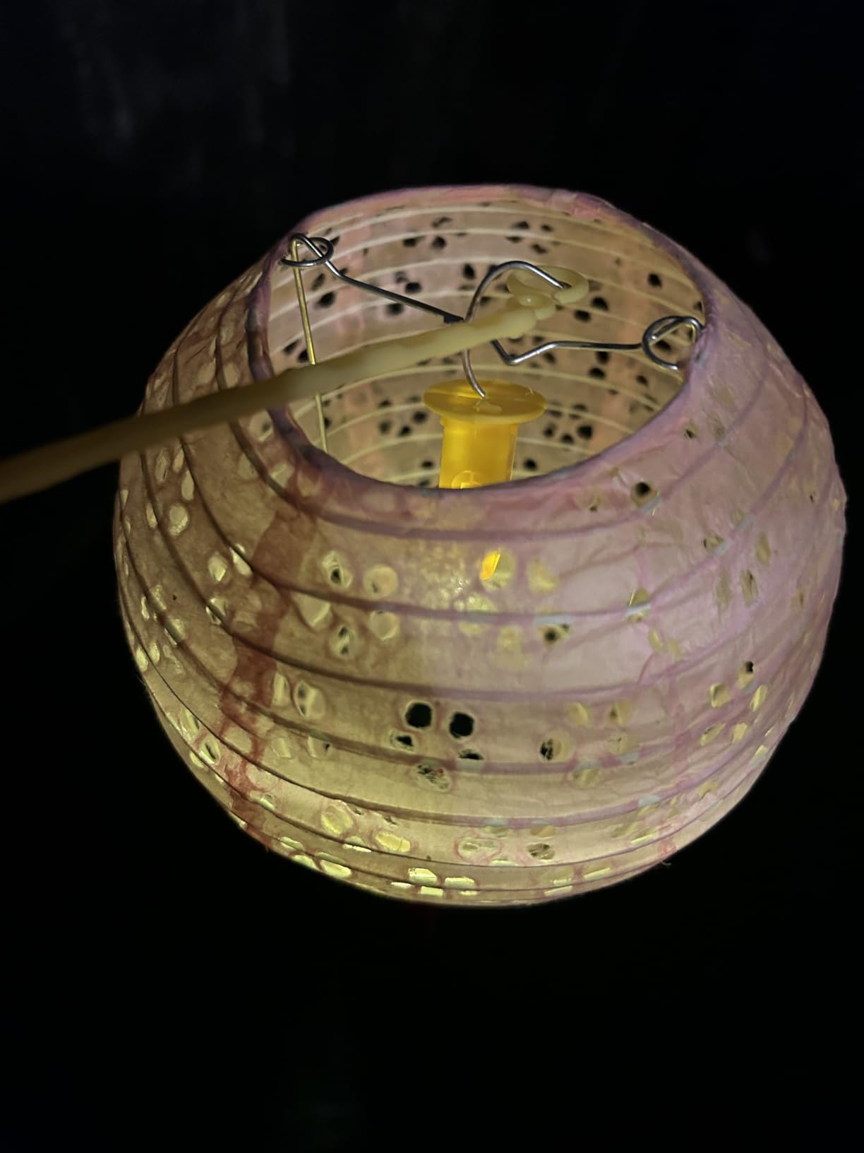 Amazon.co.jp: Lanito 紙提灯 お盆 紙ちょうちん 吊卵型 透かし彫り 提灯 お盆飾り LED付き 燈籠 カラフル 8個セット : ホーム＆キッチン