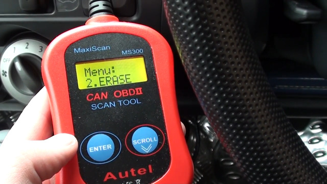 Watch Autel MS300 Searching For Honda Diagnostic Trouble Codes. on ...