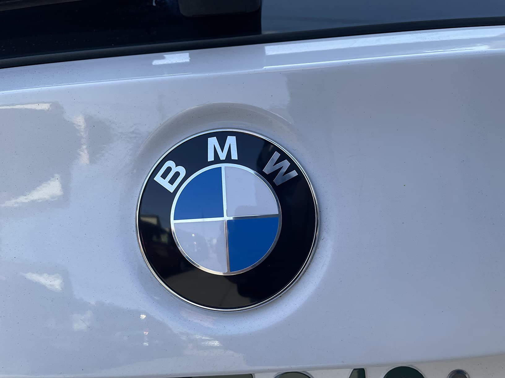 Amazon | BMW純正部品（ドイツ直輸入） 78mm トランクリッドエンブレム セット (E91/E91LCI) ツーリング ...