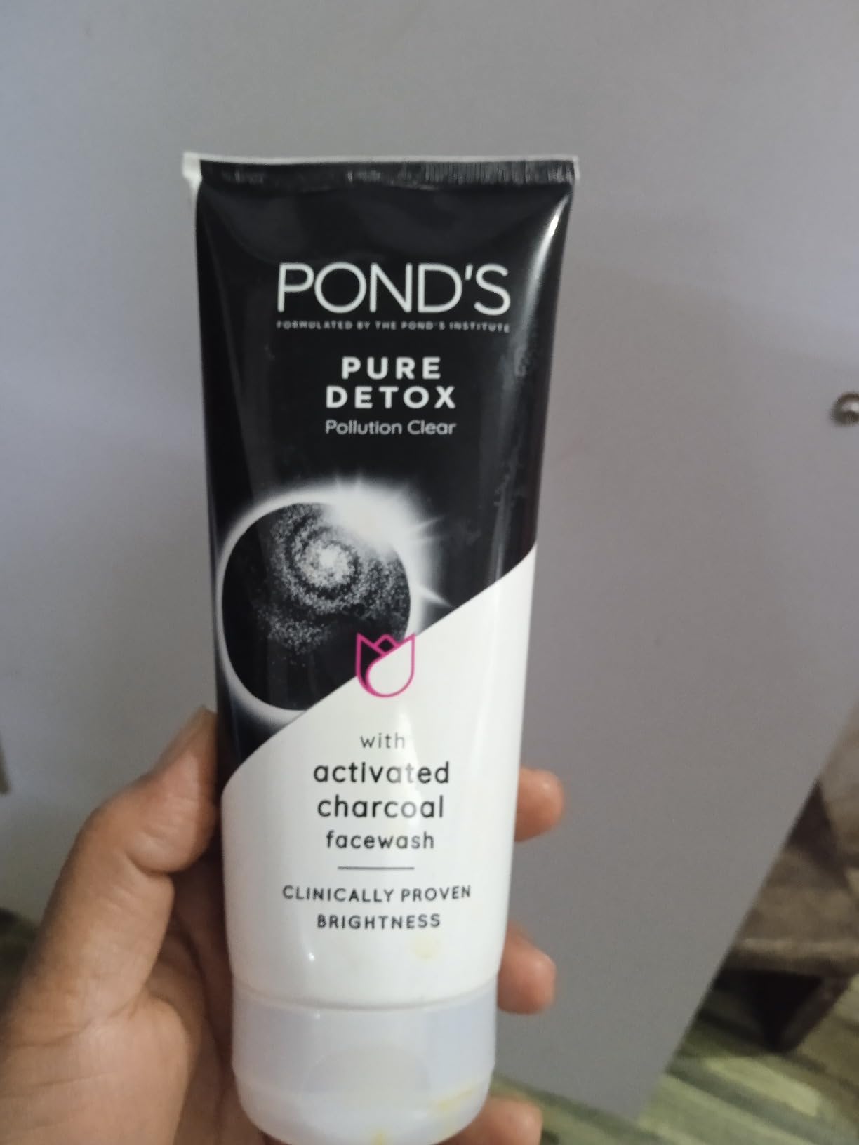 Pond’s Pure Detox, Facewash, 150g, for Fresh, Glowing Skin, with ...