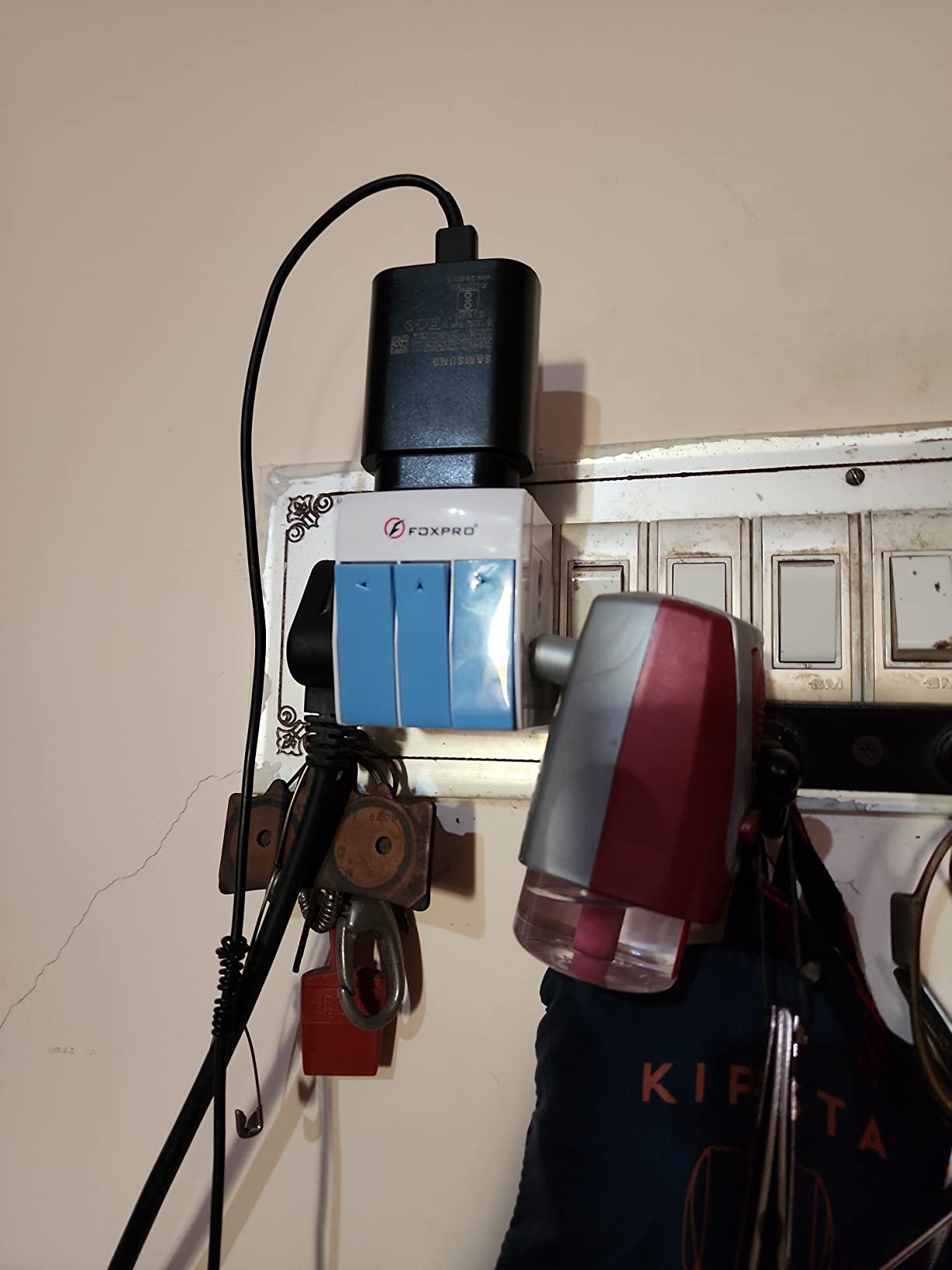 3 Way Pin Multi Plug Socket Universal Travel Adapter with Individual ...