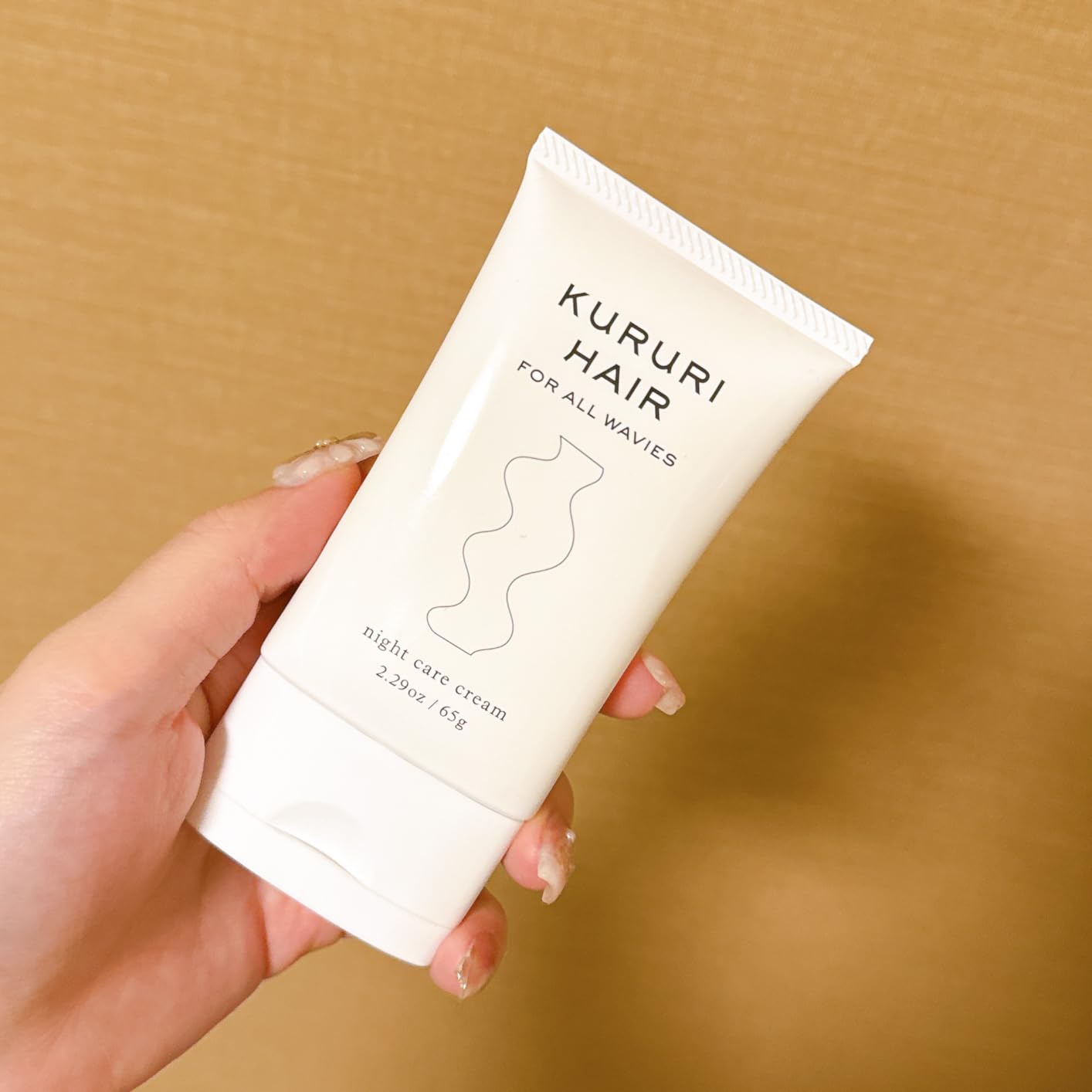 Amazon.co.jp: KURURI HAIR(クルリヘア) ナイトケアクリーム 65g 【くせ毛特化洗い流さないトリートメント くせ毛&ハイダメージ用髪質改善ヘアケア スタイリングオイル ...