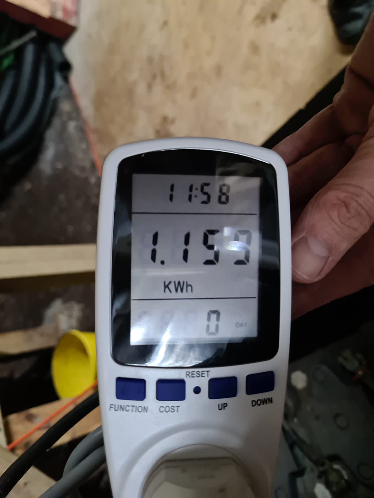 240V Plug Power Meter Energy Watt Voltage Amps Meter Consumption Energy ...