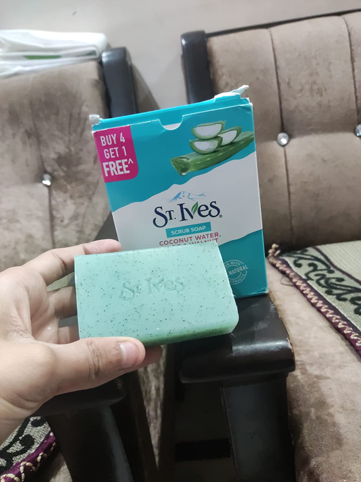 Buy St Ives Coconut Water & Aloe Vera bathing scrub soap| Exfoliating ...