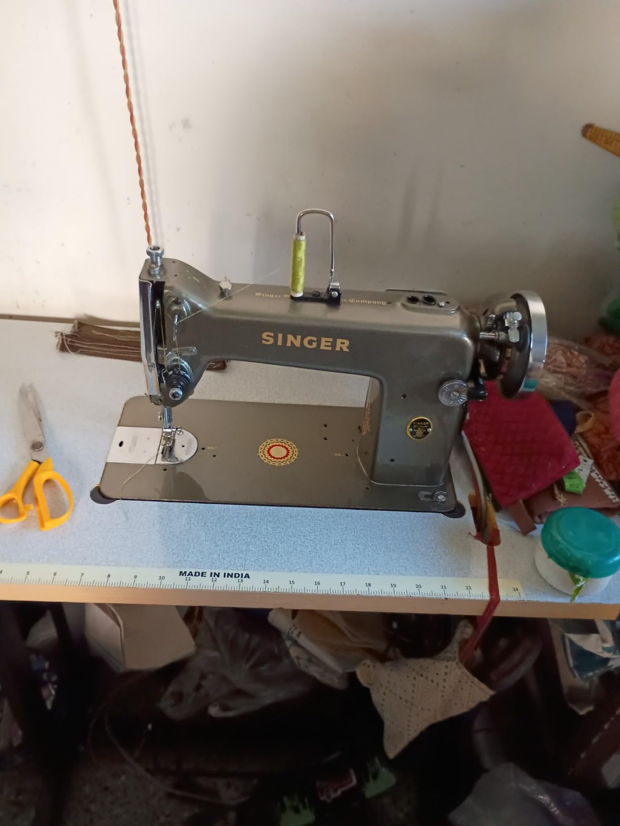 Singer Workmate Full Shuttle Umbrella Sewing Machine For Tailoring ...