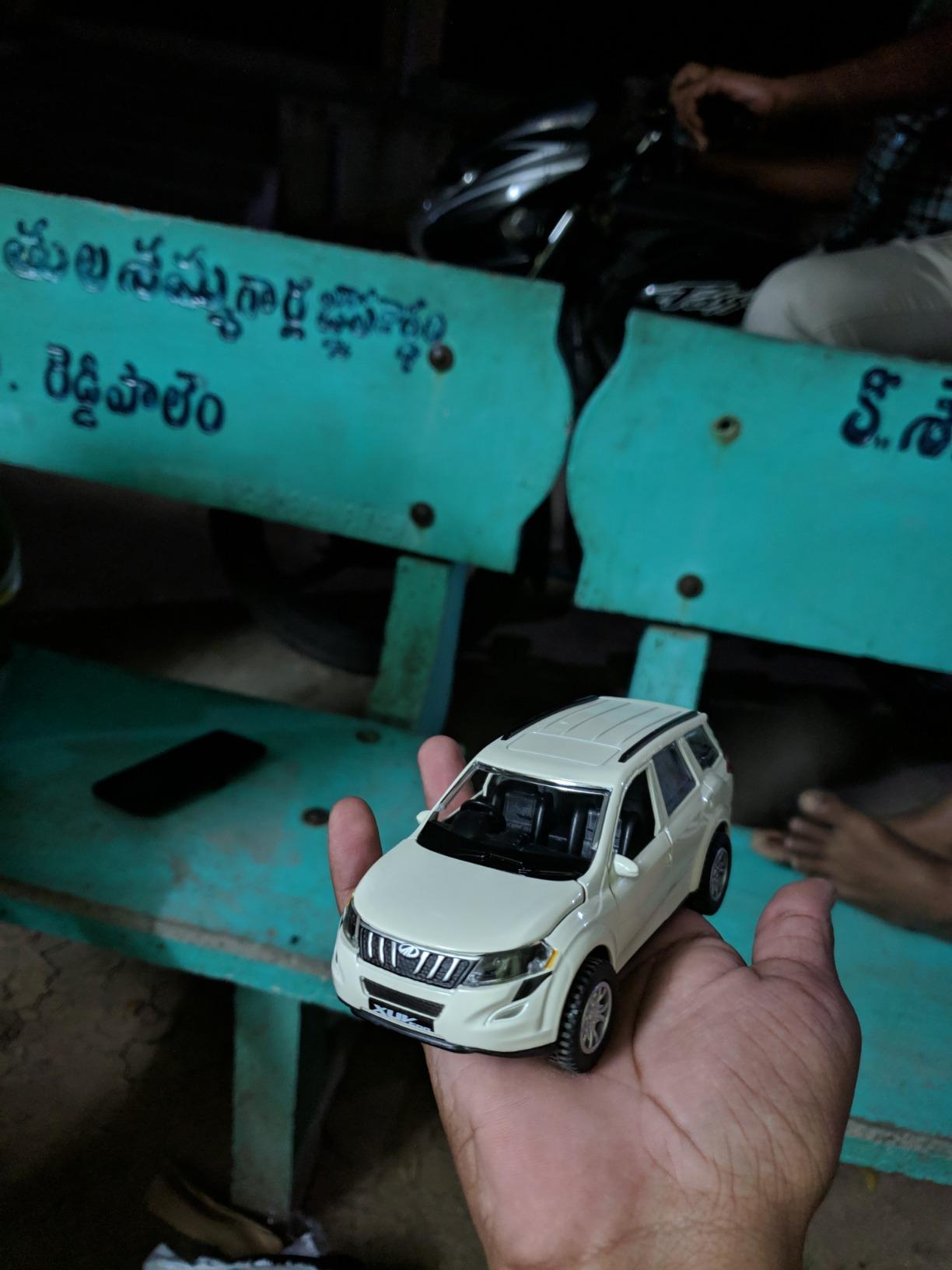 Mahindra Official Merchandise XUV500 Collectible 1:32 Toy Car, Diamond ...