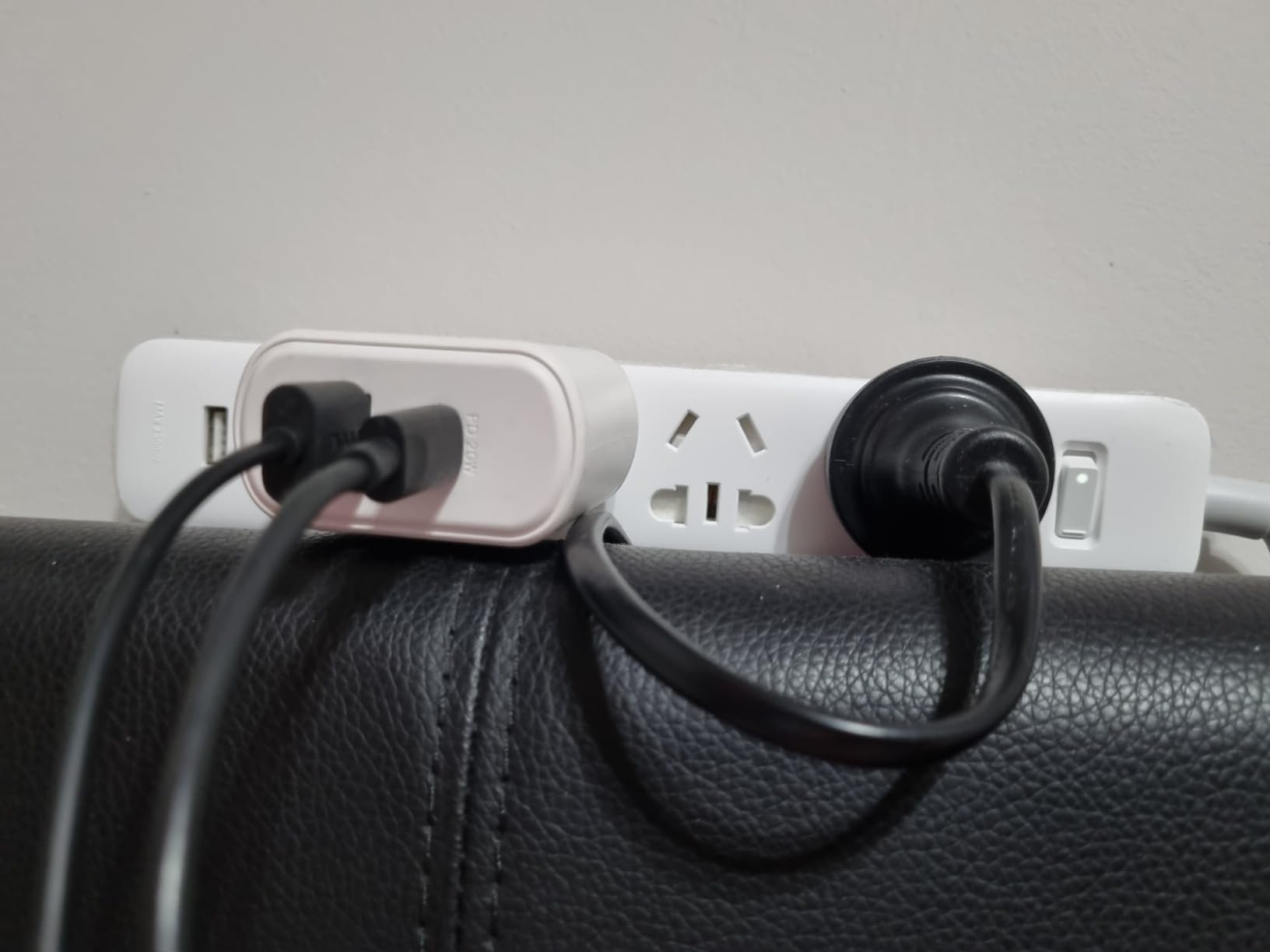 Xiao Mi Power Strip International Travel Powerboard with USB Ports (3 ...