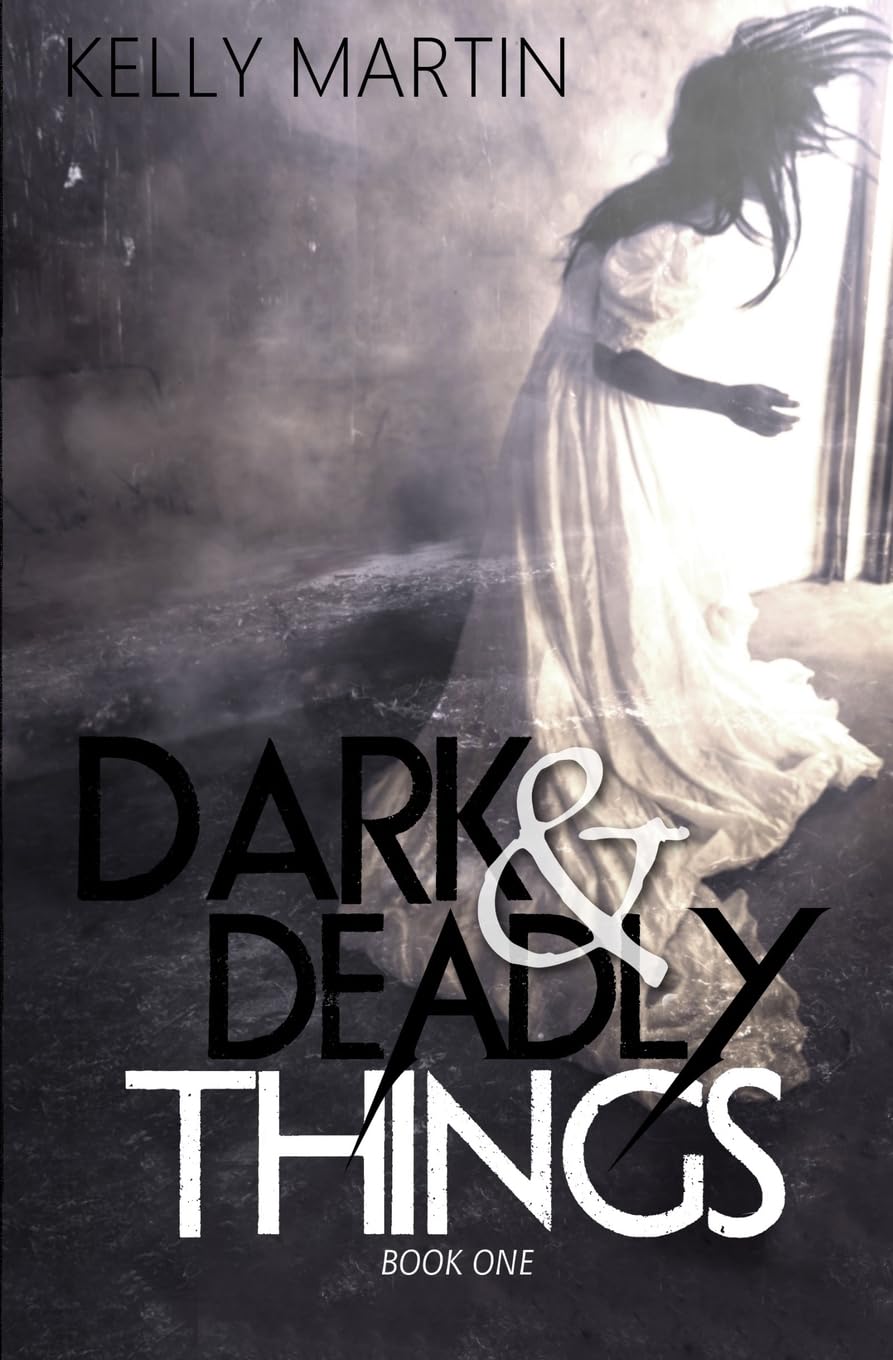 Dark and Deadly Things: Martin, Kelly: 9781542810654: Amazon.com: Books
